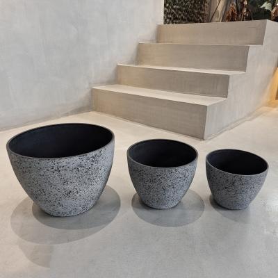 China QUANGUI Plastic Flower Pots 190-290mm Sizes with Drainage Holes for Indoor Outdoor Gardening for sale