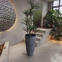 China Large Plastic Flower Planter QGP 90-0043 for Indoor Outdoor Planting with 30 Set MOQ and 1000 Monthly Capacity for sale