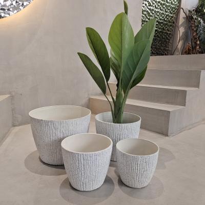 China QUANGUI Plastic Flower Pots - Round PE Planters with 1.85-5.37 USD Price Range and 1000 Sets/Month Capacity for sale