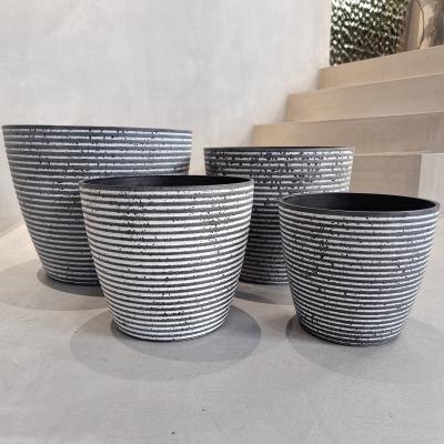 China QUANGUI Plastic Flower Pots 178-305mm with Drainage Holes for Outdoor Trees and Indoor Plants for sale