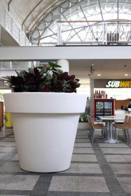 China Custom Fiberglass Hanging Planters with Drainage Holes - 3-5mm Thickness, Various Sizes for Indoor Outdoor Decor for sale