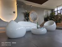 China Custom Logo Fiberglass Resin Table Sets - 45-50 Day Production, 10 Set MOQ, Weather-Resistant Garden Furniture for sale