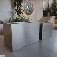 China Geometric Metal Planter Pots 1.5mm Stainless Steel Rust-Proof with Drainage System - Custom Sizes Available for sale