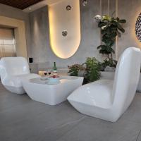 China Custom Fiberglass Resin Furniture Sets - 45-50 Day Production, Lightweight Outdoor Tables & Chairs for sale
