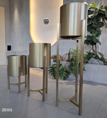China QUANGUI Stainless Steel Planter Pots 1.5mm Thick Round Cylinder with Stand - 318mm Diameter 600-1000mm Height Options for sale