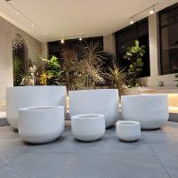 China Quangui Fiber Clay Planter 22in Round with Drainage Holes for Indoor Outdoor Use for sale