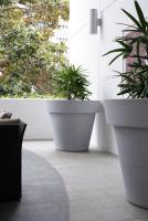 China Fiberglass Planter Box Large Resin Flower Vase Outdoor Custom Logo Size 30pcs MOQ for sale