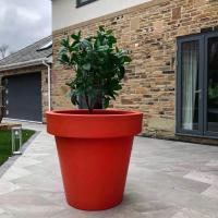 China Fiberglass Planter Box Large Resin Flower Vase Outdoor Custom Logo Size 30pcs MOQ for sale