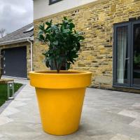China Fiberglass Planter Box Large Resin Flower Vase Outdoor Custom Logo Size 30pcs MOQ for sale