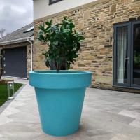 China Fiberglass Planter Box Large Resin Flower Vase Outdoor Custom Logo Size 30pcs MOQ for sale