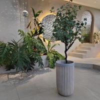 China Quangui Fiber Clay Planter Frost Resistant Round D360xH590 Durable Outdoor Garden Pot for sale