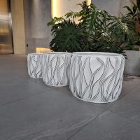China Textured Round Fiber Clay Planter 5-6 Years Outdoor Life Durable Round Shape for sale