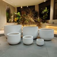 China Quangui Fiber Clay Planter Round Modern Durable 440mm Powder Coated for Patio Garden for sale