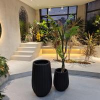China Quangui Fiber Clay Planter Round Modern Durable 440mm Powder Coated for Patio Garden for sale