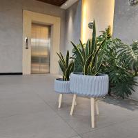 China Quangui Fiber Clay Planter Round Powder Coated D440x390mm Modern Style for Patio Garden for sale