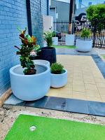 China Quangui Powder Coated Fiber Clay Planter Round D440x390mm Modern Flower Pot for sale