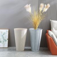 China Quangui Powder Coated Fiber Clay Planter Round D440x390mm for Patio Garden for sale