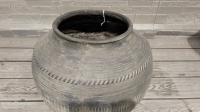 China Round Vintage Fiber Clay Planter 44x44x38.5cm Hand Carved Finish for sale