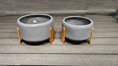 China Hand Carved Fiber Clay Planter Round Modern Frost Resistant 410x200mm for Indoor Outdoor for sale