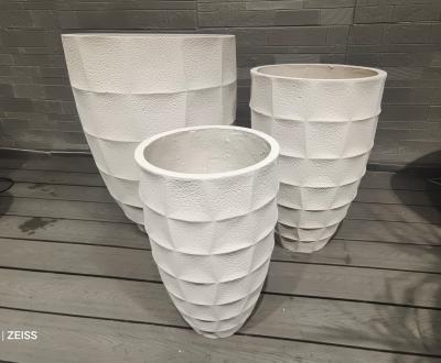 China Quangui Fiber Clay Planter Round Modern Custom Color Frost Resistant 5-6 Years Outdoor for sale
