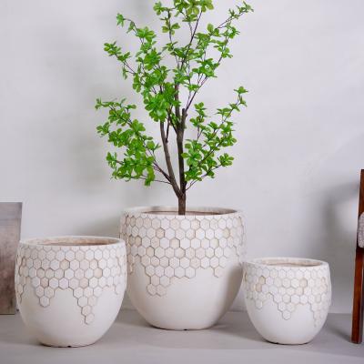 China Quangui Fiber Clay Planter Round Custom Color 390mm Height Frost Resistant Indoor Outdoor for sale