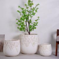 China Lightweight Durable Round Fiber Clay Planter 5-6 Years Outdoor Honeycomb Pattern for sale