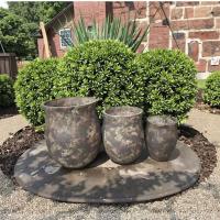 China Round Fiber Clay Planter 5-6 Years Outdoor Durable Lightweight Custom Color for sale