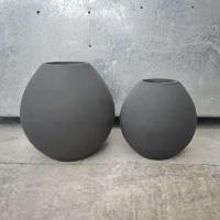 China Round Fiber Clay Planter Matte Grey Urn Shape 5-6 Years Outdoor Lifespan Custom Color for sale