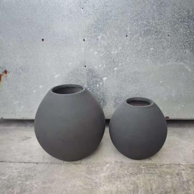 China Round Fiber Clay Planter Matte Grey Urn Shape 5-6 Years Outdoor Lifespan Custom Color for sale