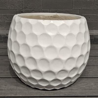 China Fiber Clay Planter Golf Ball Design Tapered Spherical Durable 5-6 Years Outdoor for sale