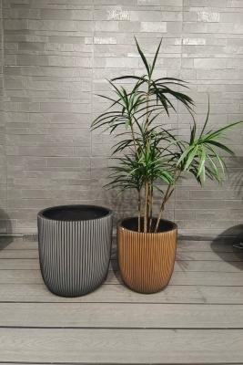 China Fiber Clay Planter Lightweight Durable 5-6 Years Outdoor Hand Carved Custom Color for sale
