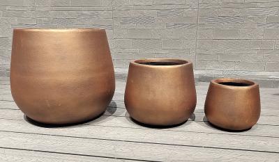 China Fiber Clay Planter Round Egg Shape 5-6 Years Outdoor Durable Lightweight Architectural Landscaping for sale
