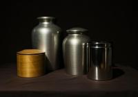 China Custom Aluminum Funeral Urns 158mm x 200mm with Zinc Alloy Decoration for Ashes Preservation for sale