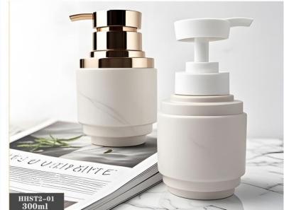 China Customized Plastic Bottles 300ml PE Bottle With Pump for sale