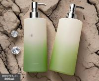 China Customized 300ml PE Plastic Bottle with PP Pump for Cosmetic Lotion for sale