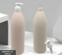 China Customized Plastic Luxury Shampoo Bottles 1000ml PE Bottle for sale