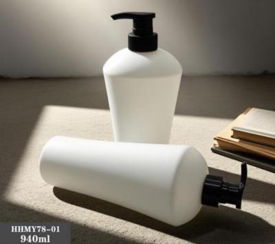 China Customized Plastic Luxury Shampoo Bottles 940ml PE Bottle for sale