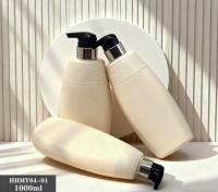 China Customized Plastic Luxury Square Shampoo Bottles 1000ml PE Bottle for sale