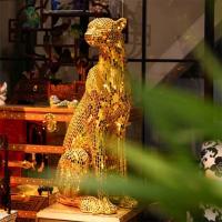 China Handcrafted Gold Leopard Statue Mosaic Artistryfor Decorative Commercial Spaces for sale
