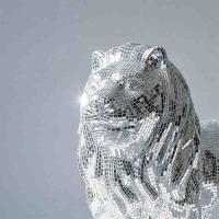 China Luxury Mirror Mosaic Art Walking Lion Handcrafted Fiberglass Lion Statue For Hotels for sale