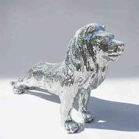 China Luxury Mirror Mosaic Art Walking Lion Handcrafted Fiberglass Lion Statue For Hotels for sale