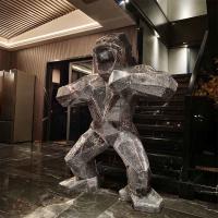 China Large Geometric Gorilla Sculpture Fiberglass Gorilla Statue For Villas for sale