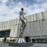 China Futuristic Chrome Figurative Sculptures Mirror Finish Female Figure Sculpture Indoor for sale