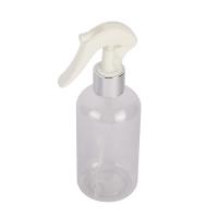 China Luxury Transparent Spray Bottle Round Shoulder PET Anodized Aluminum Trigger Spray Bottle for sale