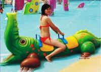 China Exciting Fiberglass Crocodile Spray Water Equipment For Children Play In Splash Park for sale