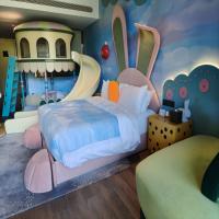 China Unlock a new experience of parent-child accommodation. The charm of the slide equipment in the hotel parent-child room for sale