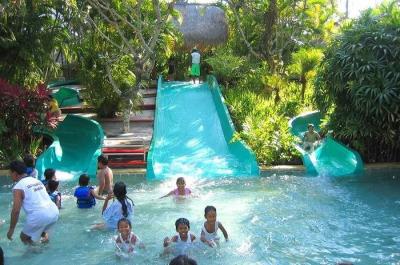 China Swimming Pool Play Fiberglass Water Park Equipment Family Wide Slide For Kids for sale