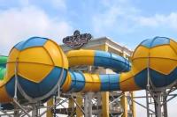 China Super Boomerang Water Slide Playground For Amusement Park 1 Year Wanrranty for sale