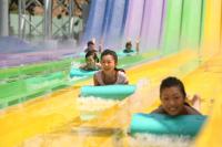 China Adult Rainbow Fiberglass Water Slide For Resort Park for sale