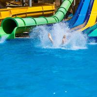 China Amusement Park Fiberglass High Speed Tall Water Slides For Theme Water Park for sale